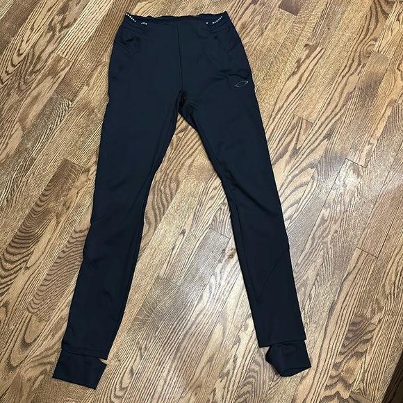 Oakley | Pants & Jumpsuits | Oakley Performance Fit Leggings With Foot ...